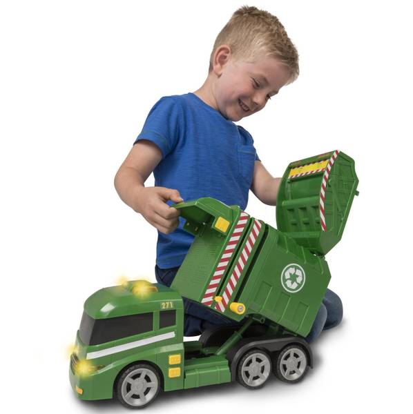 Vi har lekebiler og kjøretøy til små og store med rask levering i fra vårt lager i Norge ...